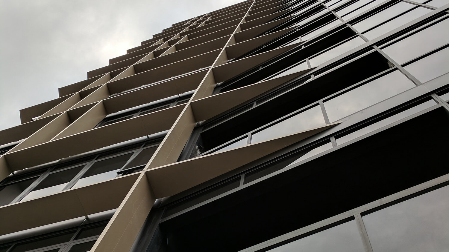 Aluminium Screens and Sunhoods - Versatile Structures