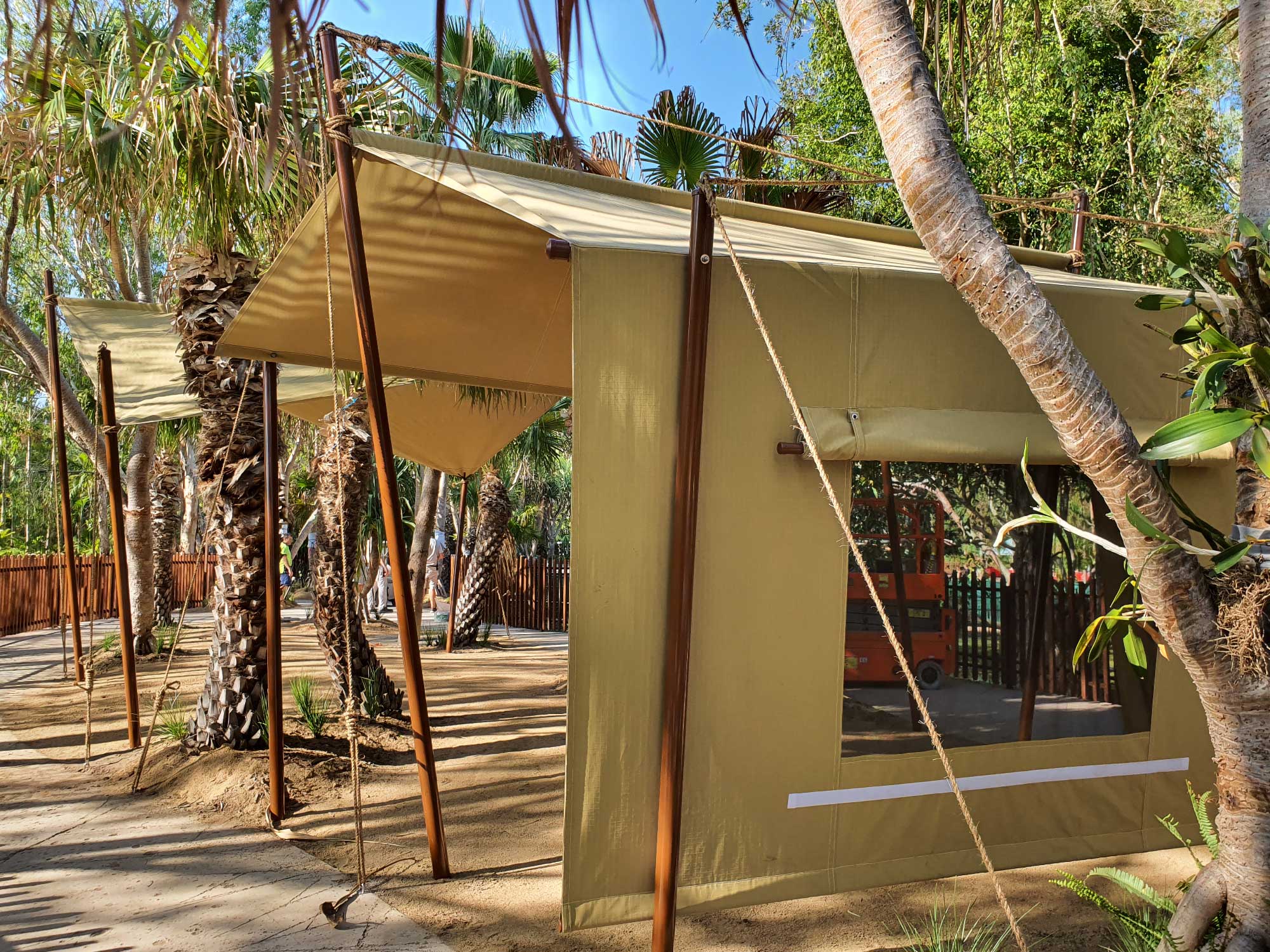 AUSTRALIA ZOO TENTED CAMP - Versatile Structures